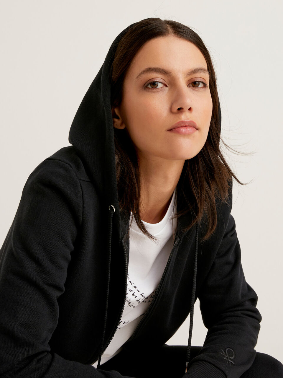 Felpa 100% cotone con zip e cappuccio Felpa 100% cotone con zip e cappuccio